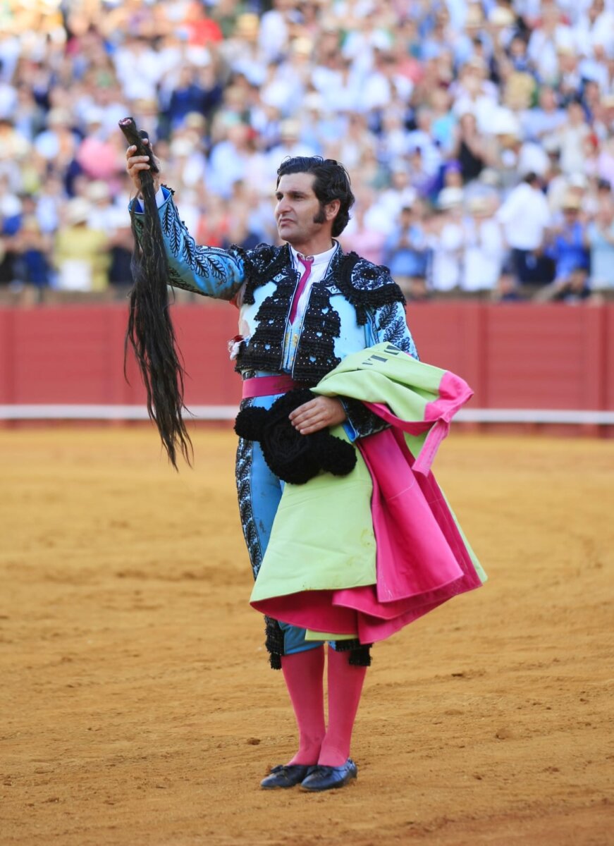 Morante agiganta su leyenda y hace historia: dos orejas y rabo en ...